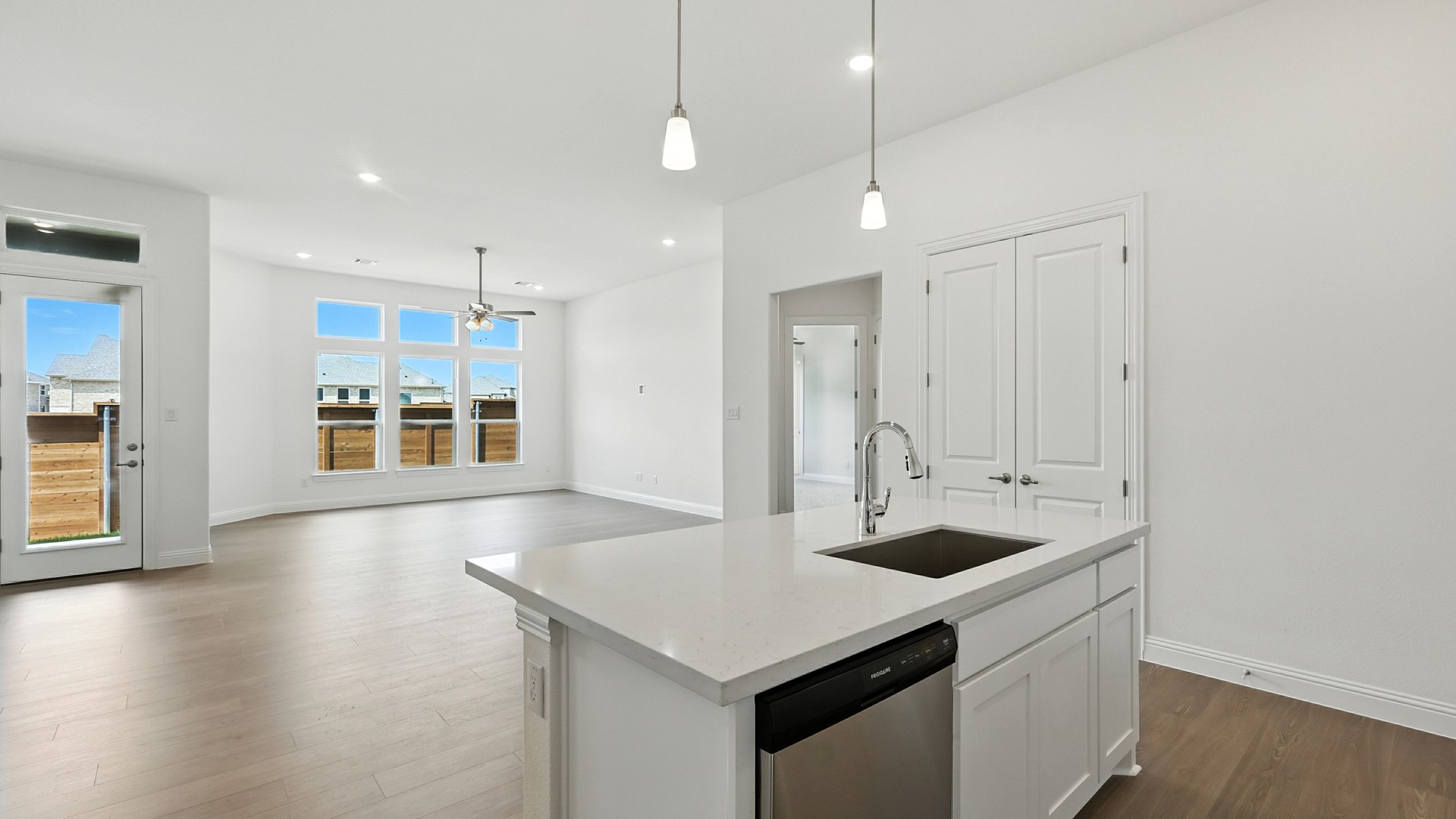 2021 Jasper Meadow Floor Plan | Solterra Texas | DRB Homes.